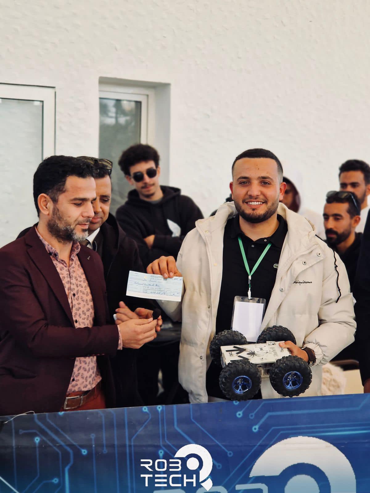 Première place à la compétition de l’ISET Mahdia pour le club Robotech ...